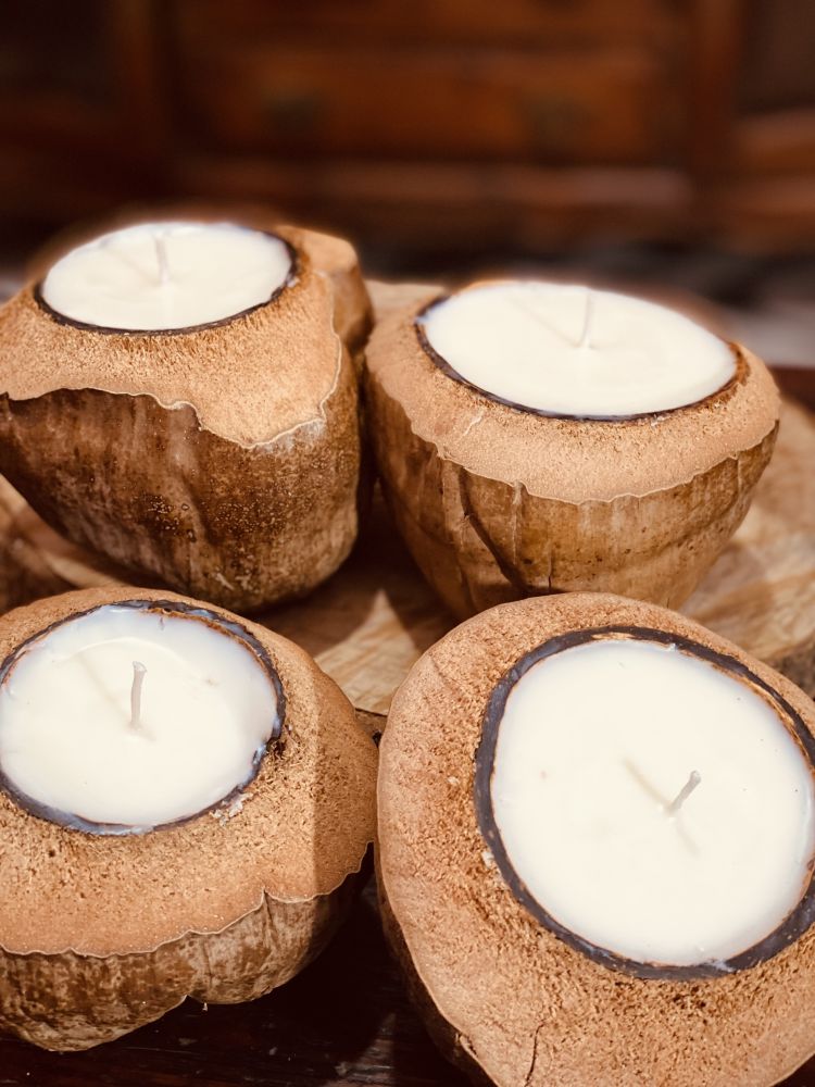 Joana Darc Velas Artesanais - Vela vegana de coco